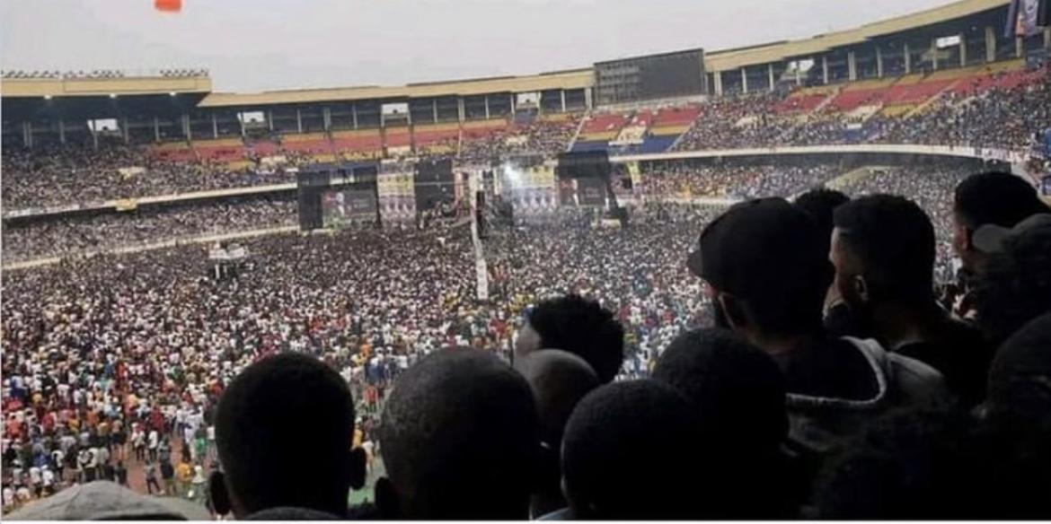 Plus de 100 000 personnes au concert de Ferre Gola au Stade des Martyrs ...