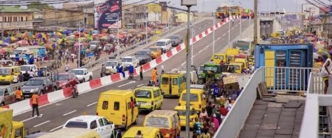 Nouvelles mesures de circulation routière à Kinshasa: une bande radiée ...