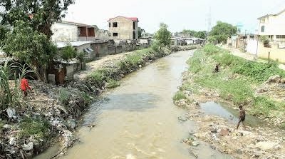 Inondations à Kalamu : les riverains passent la nuit sous l’eau après ...