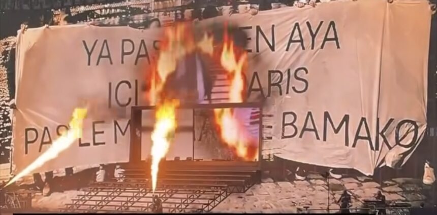 Aya Nakamura fait taire ses détracteurs avec une mise en scène choc au ...