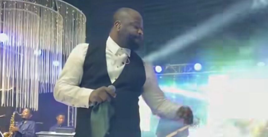 Soirée exceptionnelle à Lubumbashi avec Moïse Mbiye devant une foule ...